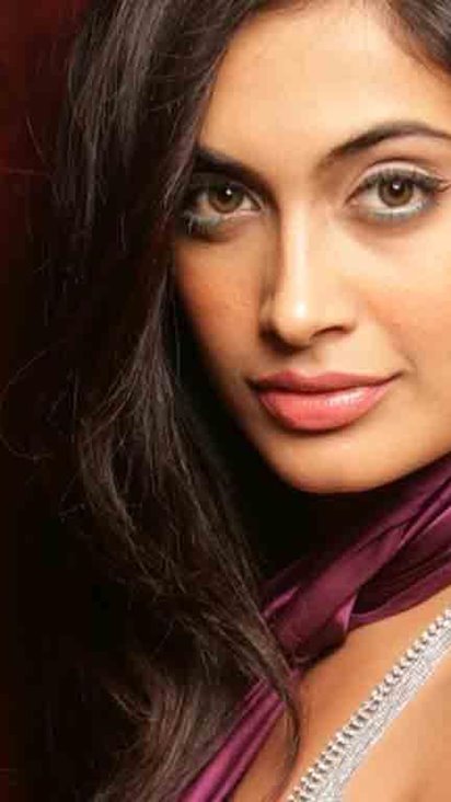 Sarah Jane Dias Wallpapers